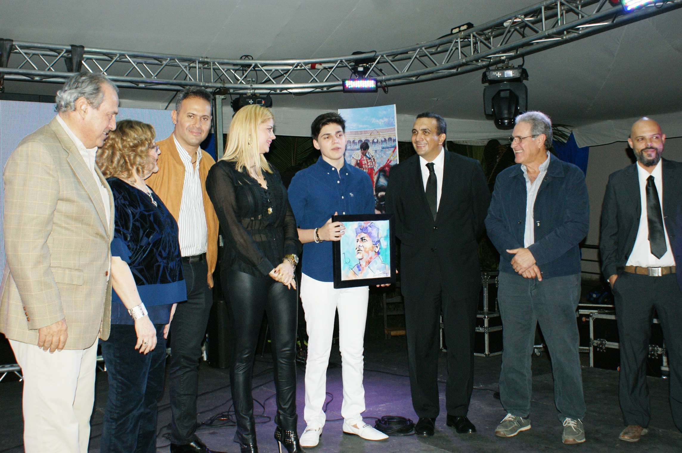 Valencianos rinden homenaje a Paco Cabrera - ACN