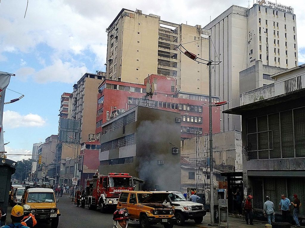 Así fue el incendio de este 13Feb en La Candelaria (Fotos) - ACN