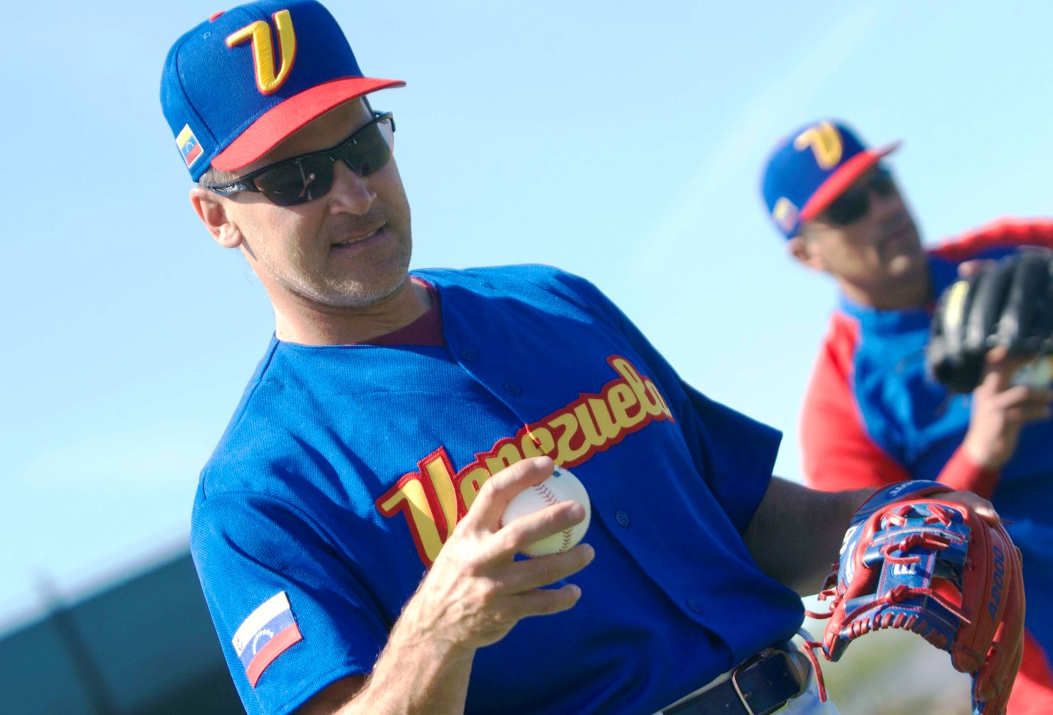 Omar Vizquel y Roberto Marcano electos a Salón de la Fama de la pelota