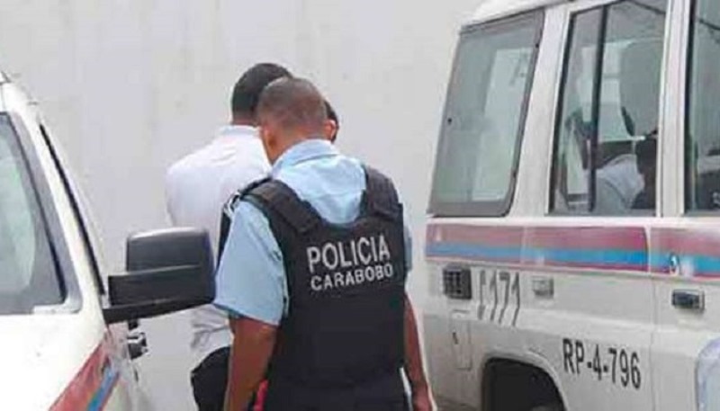Tres PoliCarabobo desmayaron a un peso a punta de tablazos