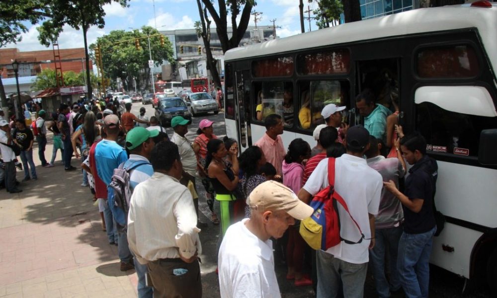 Pasaje urbano superará los mil bolívares la próxima semana - ACN