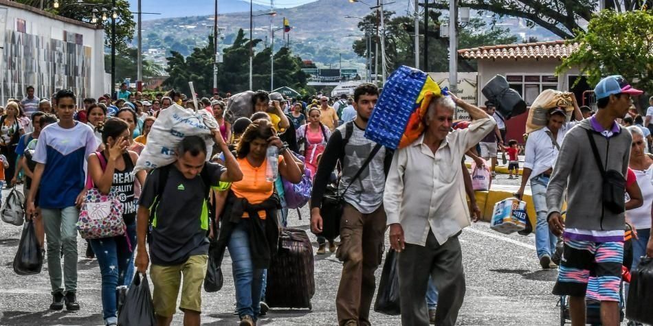 Venezolanos emigran en estampida a EEUU por genocidio chavista