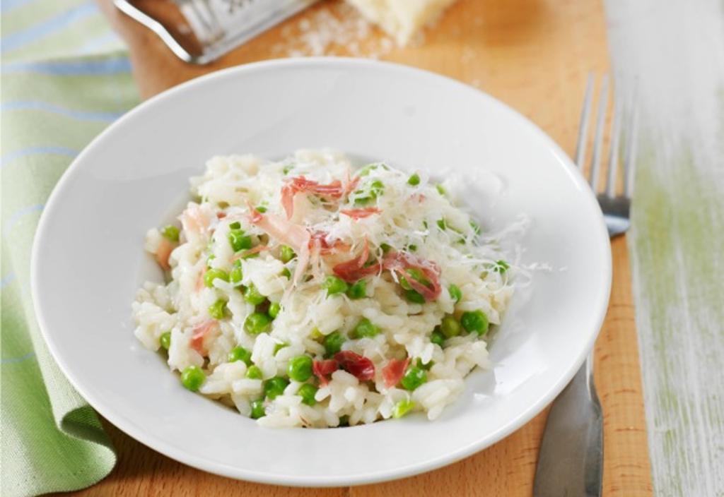 ¡Un regalo al paladar! Risotto de jamón y guisantes