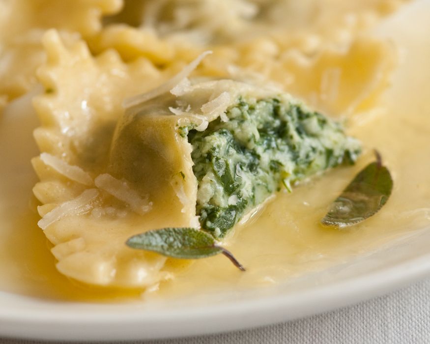 ¡Almuerzo de lujo! Sorprende con unos raviolis de espinacas caseros