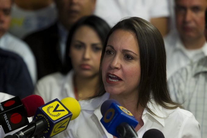María Corina Machado: Capriles está con el régimen de Maduro - ACN