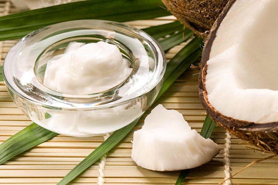Prepara en casa una crema para el contorno de ojos con aceite de coco