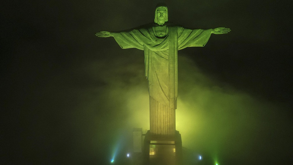 Cristo Redentor se tiñe de verde - noticiacn